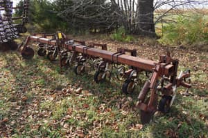 SOLD - International 6 row 30" 3pt cultivator Tillage | Tractor Zoom