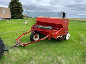SOLD - International 620 Drill Planting with 7 ft | Tractor Zoom