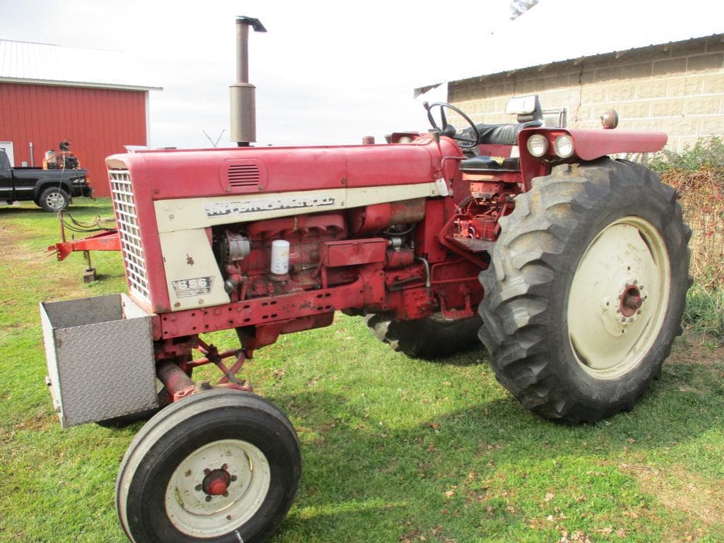 Tractor Zoom - International Harvester 656