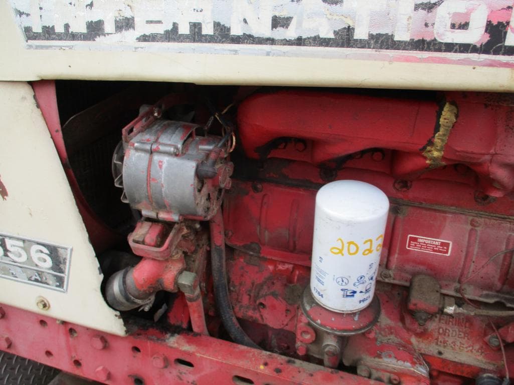 Tractor Zoom - International Harvester 656