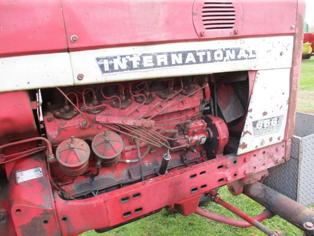 Tractor Zoom - International Harvester 656