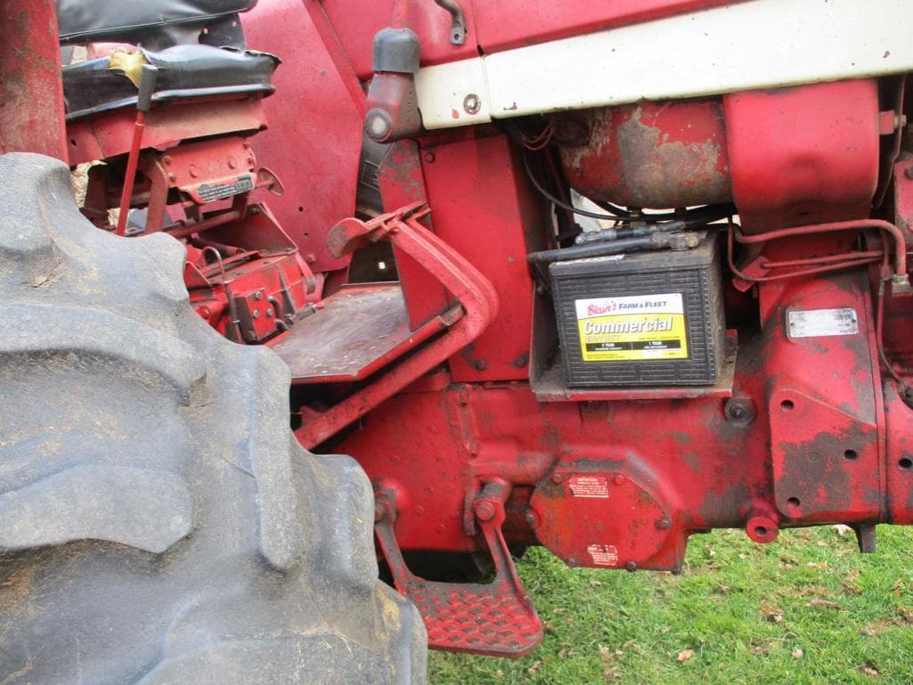 Tractor Zoom - International Harvester 656