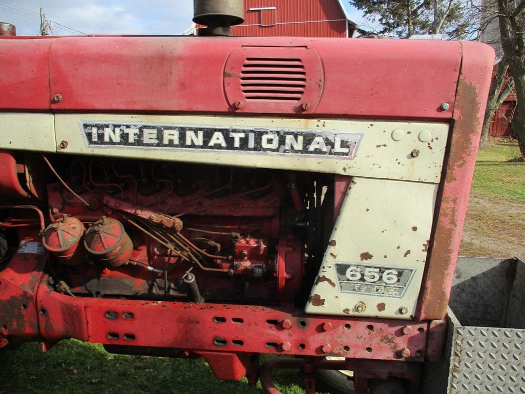 Tractor Zoom - International Harvester 656