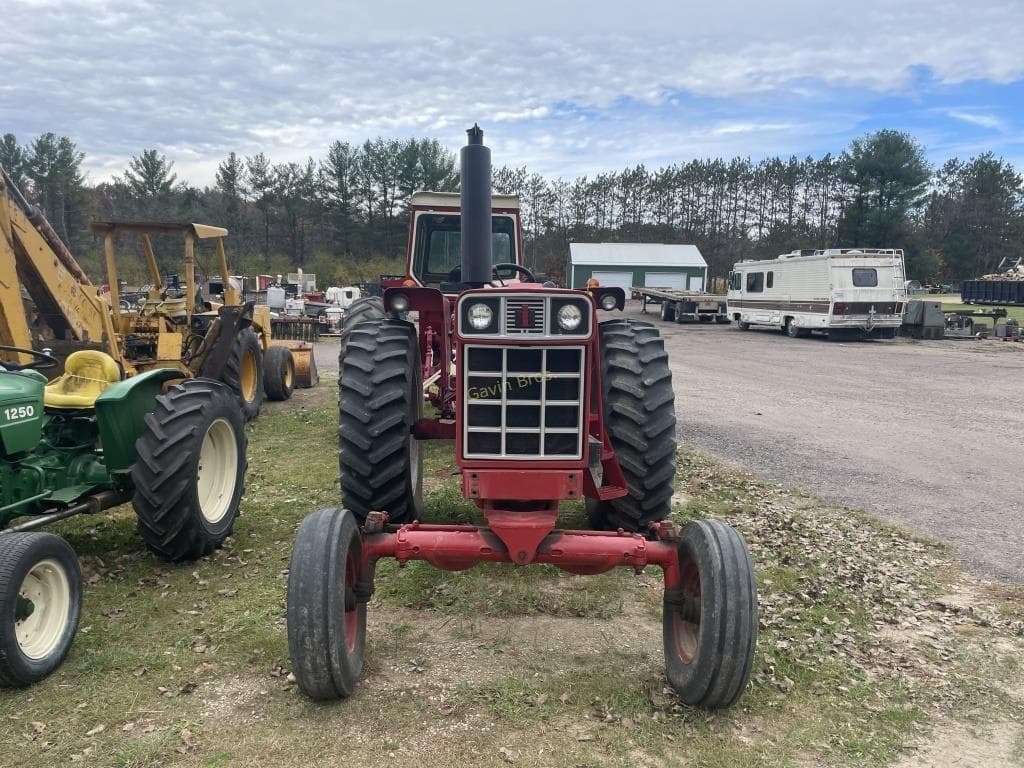 Tractor Zoom - International Harvester 686