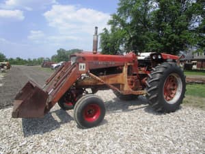 SOLD - International 706 w/ IH 2000 Loader - Runs great Tractors with ...