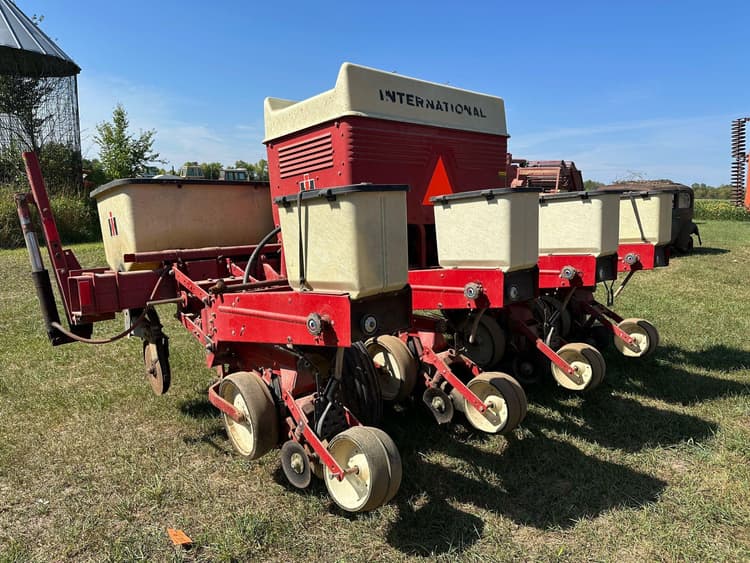 International Harvester 800 Cyclo Air Planting Planters for Sale ...