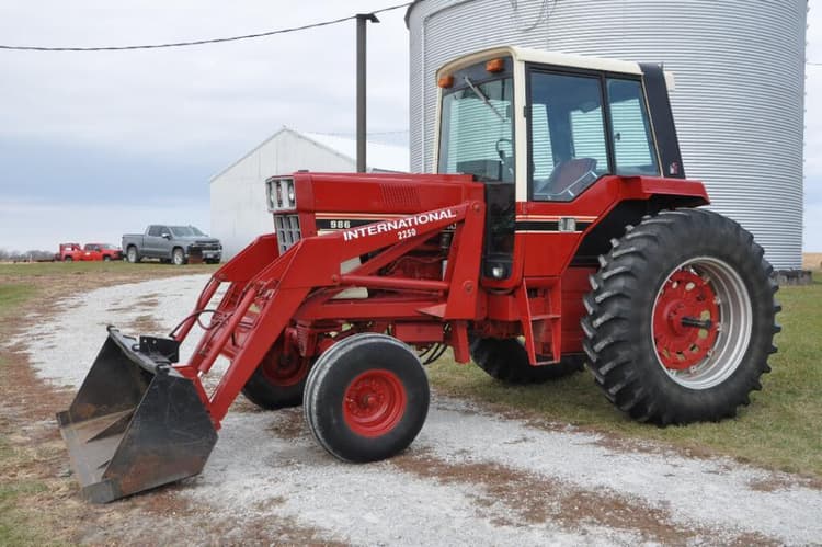 SOLD - International Harvester 986 Tractors 100 to 174 HP | Tractor Zoom