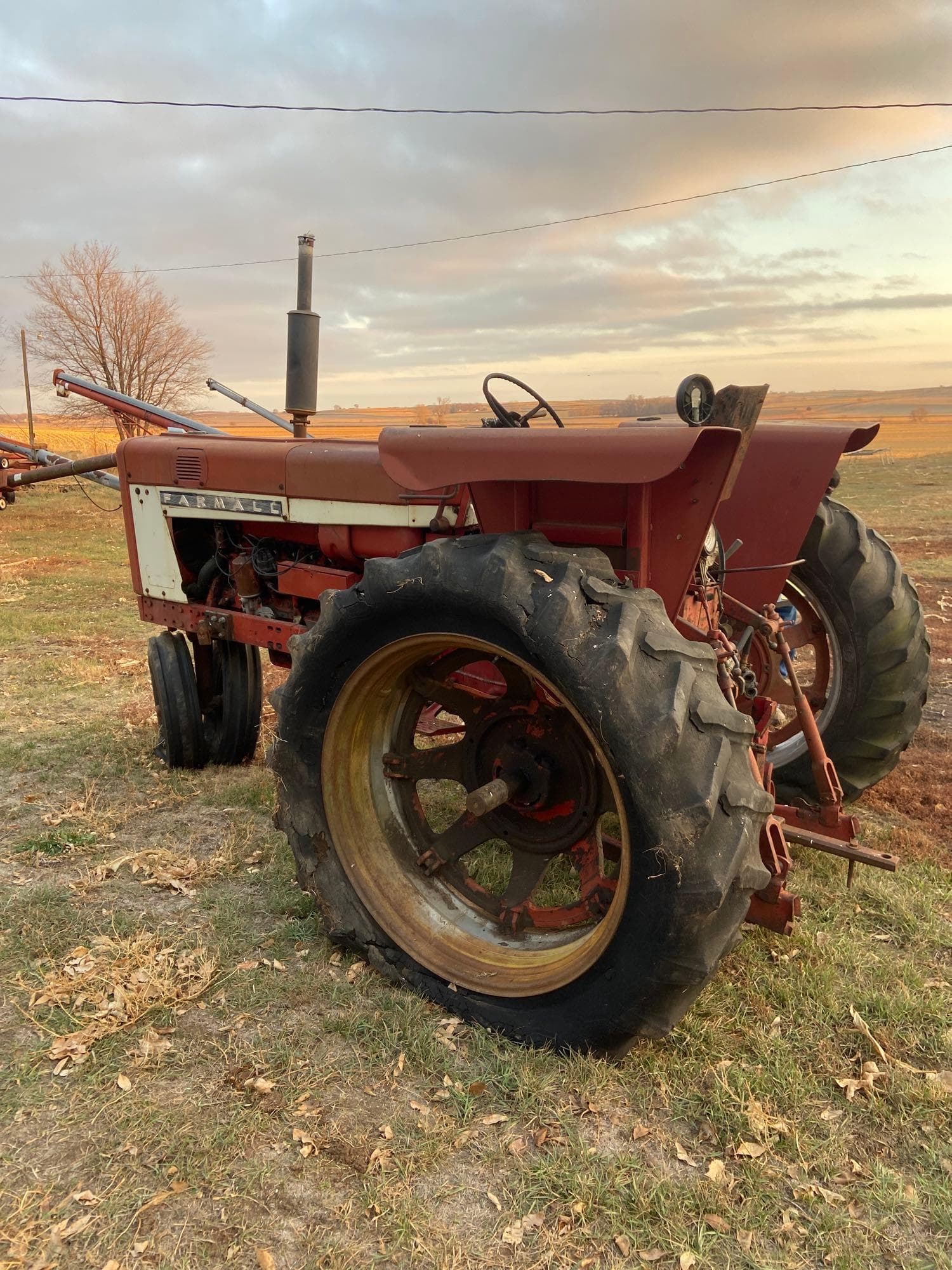 International Harvester 656 Tractors 40 to 99 HP for Sale | Tractor Zoom