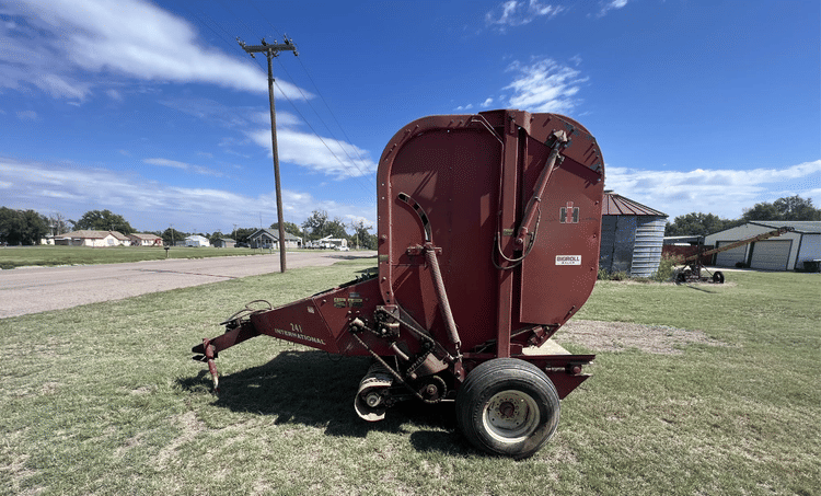 International Harvester 241 Hay and Forage Balers - Round for Sale ...