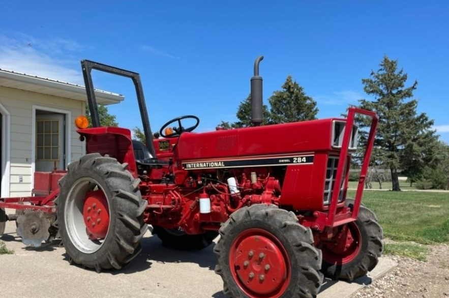SOLD - International Harvester 284 Lot No. 2ad069b6-2178-11ed-8bec ...