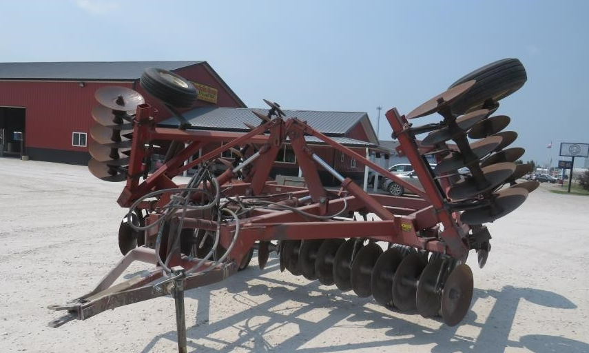 SOLD - International Harvester 490 Lot No. 43e78a44-1296-11ed-9544 ...