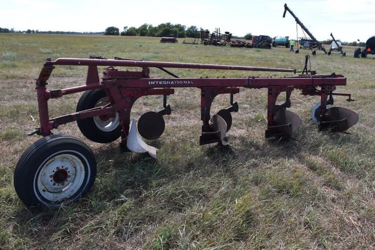 International Harvester 510 Tillage Plows for Sale | Tractor Zoom