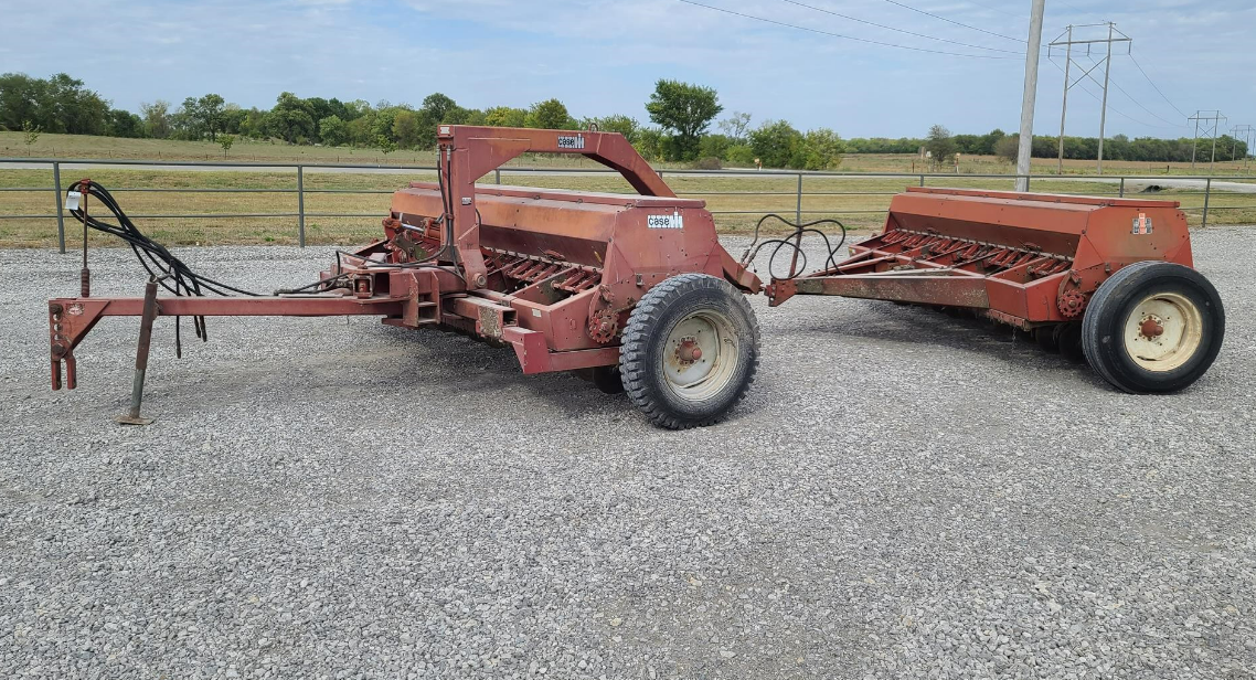 SOLD - International Harvester 5100 Planting with --- In | Tractor Zoom