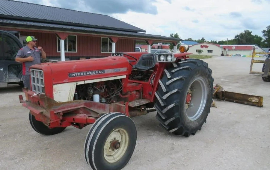 SOLD - International Harvester 574 Lot No. 2c29d18e-11d0-11ed-9544 ...