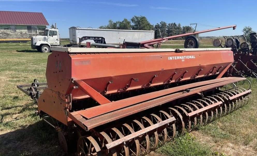 SOLD - International Harvester 620 Planting with --- In | Tractor Zoom