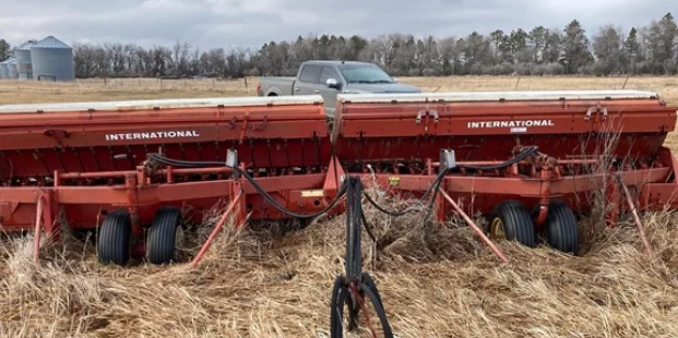 SOLD - International Harvester 620 Planting with 20 ft | Tractor Zoom