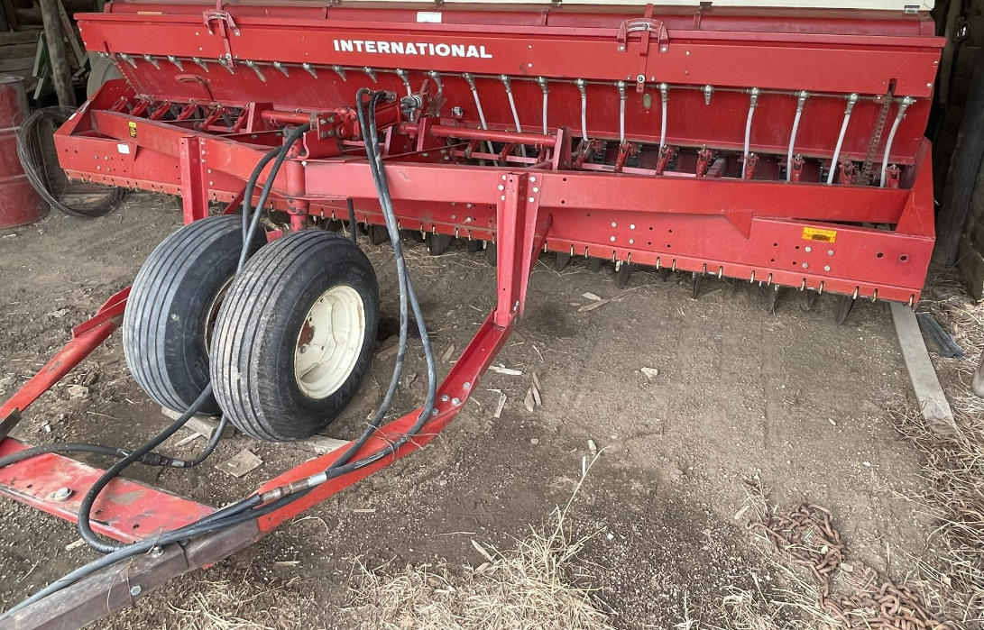 SOLD - International Harvester 620 Planting with 14 ft | Tractor Zoom