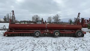 SOLD - International Harvester 620 Planting with 30 ft | Tractor Zoom