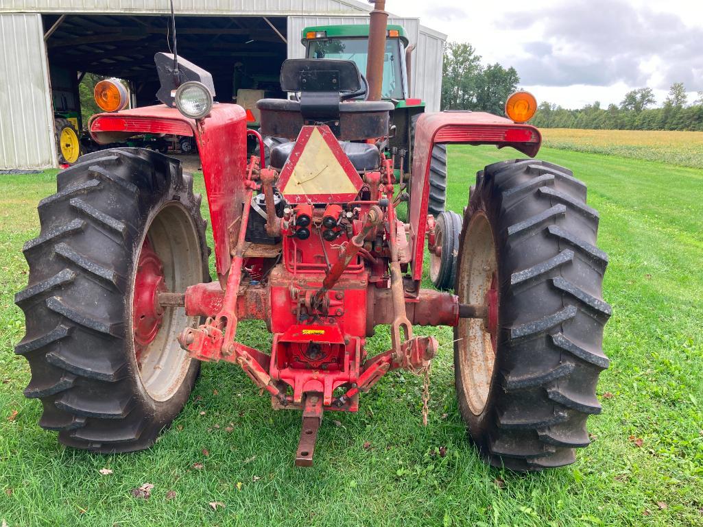 Tractor Zoom - International Harvester 686