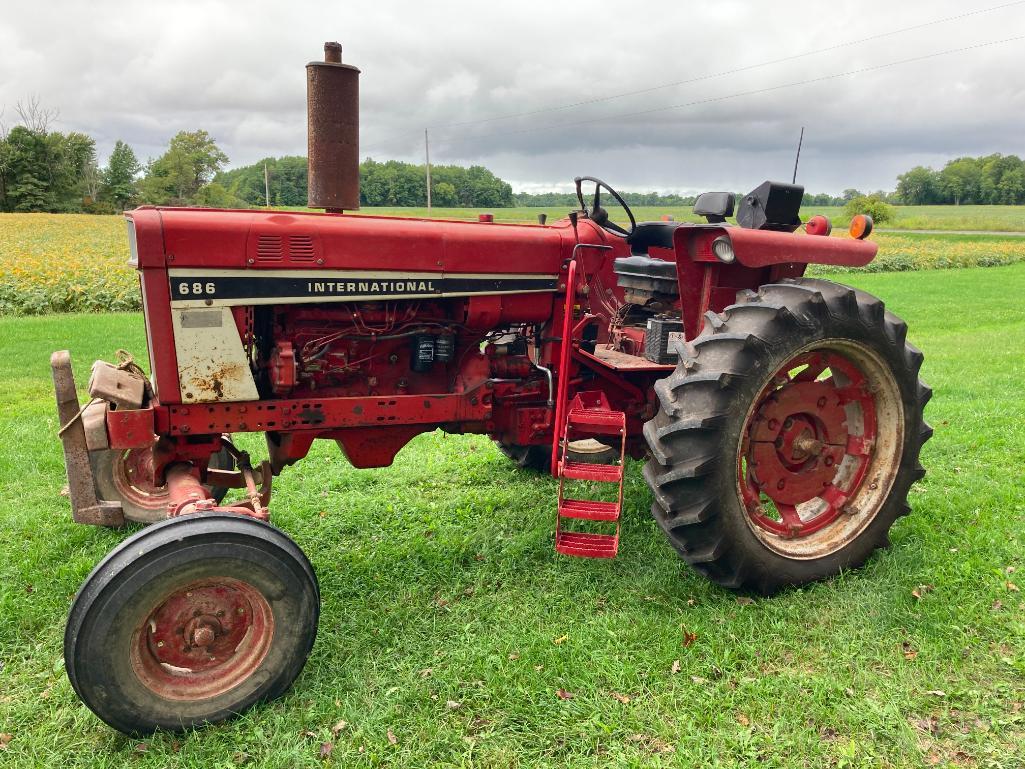 Tractor Zoom - International Harvester 686