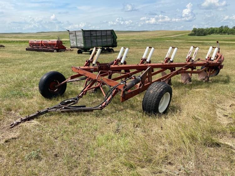 SOLD - International Harvester 770 Tillage Plows | Tractor Zoom