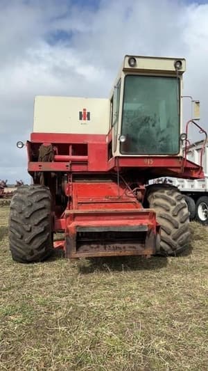 SOLD - International Harvester 915 Combines with --- Hrs | Tractor Zoom