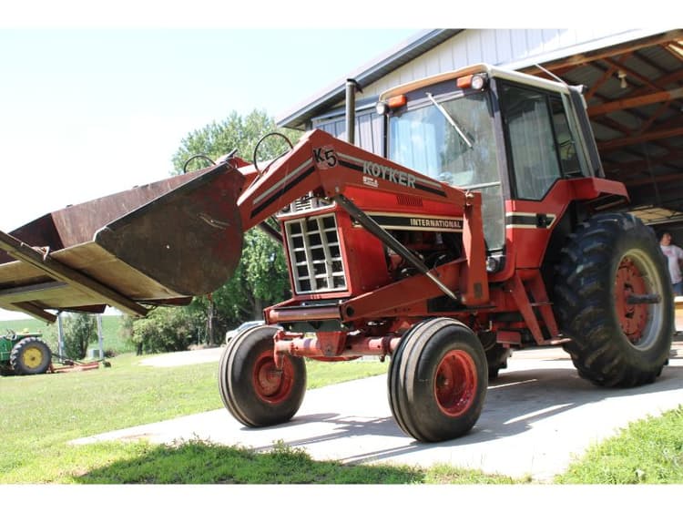 International Harvester 986 Tractors 100 to 174 HP for Sale | Tractor Zoom