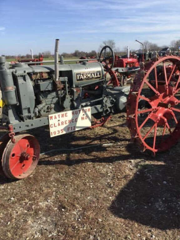 Tractor Zoom - Farmall F-12