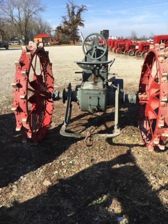 Tractor Zoom - Farmall F-12