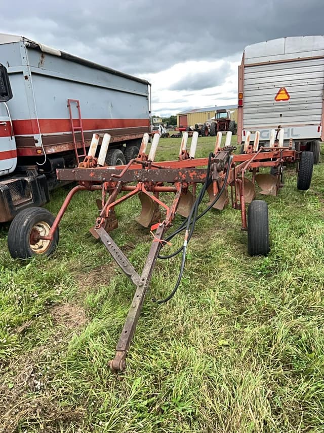 International Harvester 770 Lot No. 81 Tillage For Sale with 5 Bottoms ...