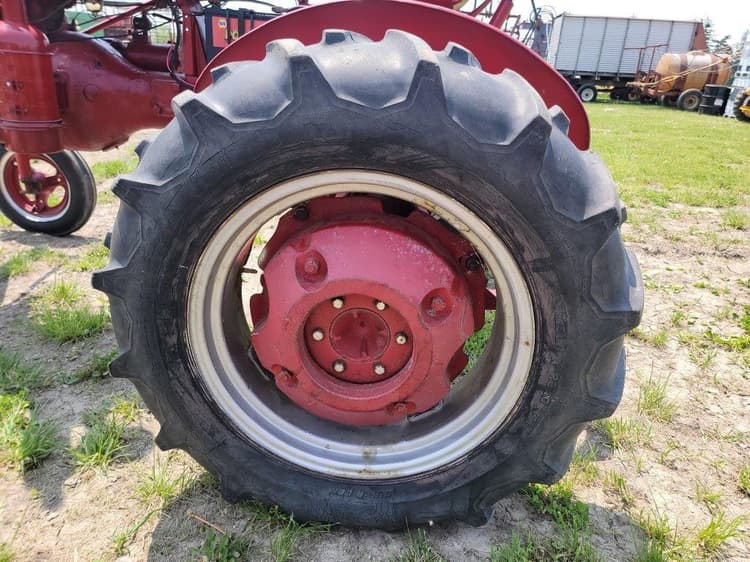 Farmall B Tractors Less than 40 HP for Sale | Tractor Zoom