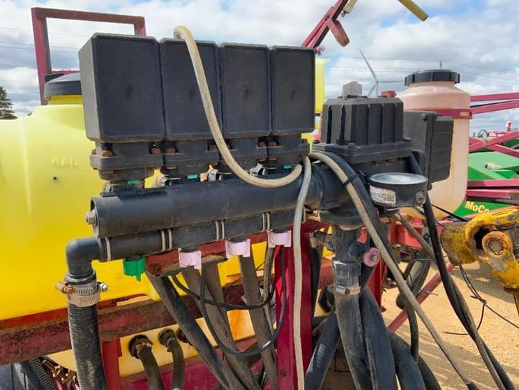 Hardi 1000 Chemical Applicators Sprayers - Pull Type for Sale | Tractor ...