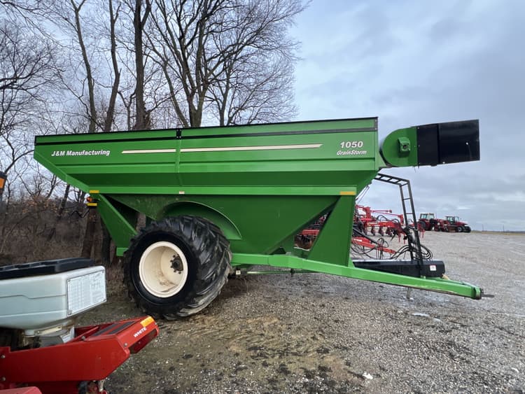 J&M 1050 Harvesting Grain Carts for Sale | Tractor Zoom