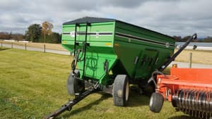 SOLD - J&M 440SD Bin Wagon Harvesting | Tractor Zoom