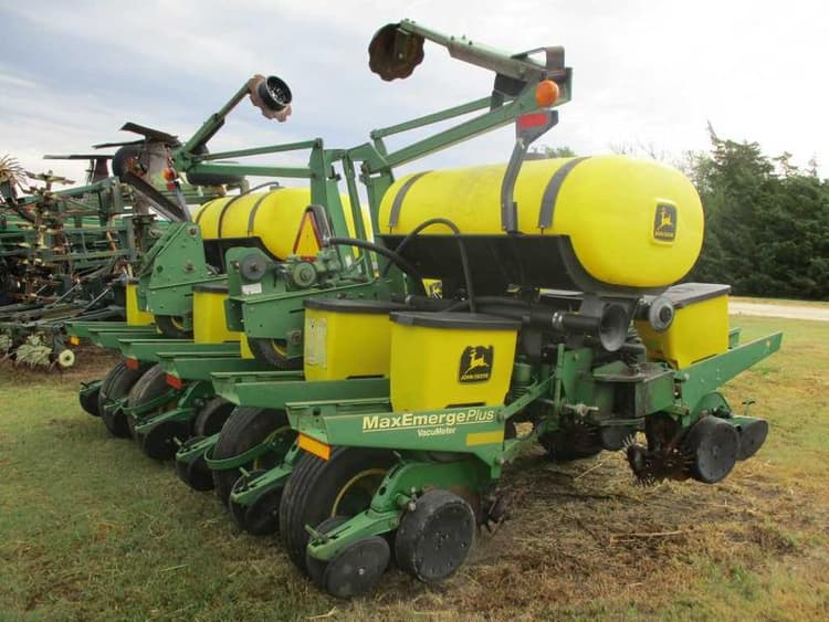John Deere 1760 Planting Planters for Sale | Tractor Zoom
