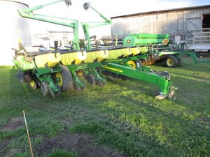 SOLD - John Deere 1760 Lot No. 5016 Planting with 12 Rows | Tractor Zoom