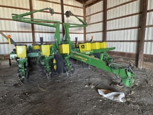 SOLD - John Deere 1760 Lot No. 36 Planting with 12 Rows | Tractor Zoom