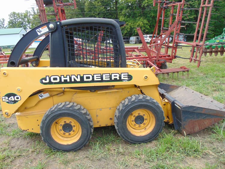 John Deere 240 Construction Skid Steers for Sale | Tractor Zoom