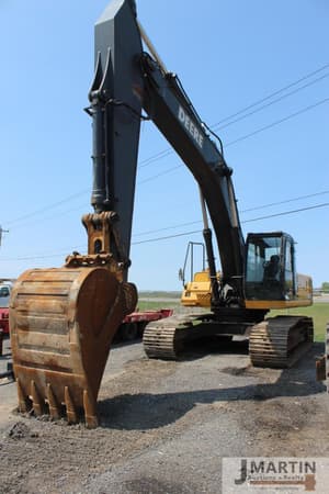 SOLD - JD 330C LC excavator Construction with 16,559 Hrs | Tractor Zoom