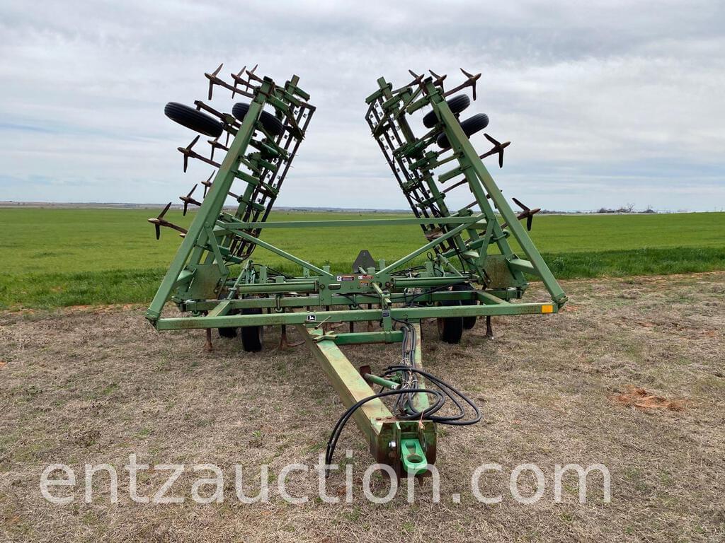 John Deere 610 Tillage Chisel Plows for Sale | Tractor Zoom