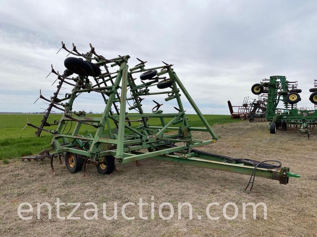 John Deere 610 Tillage Chisel Plows for Sale | Tractor Zoom