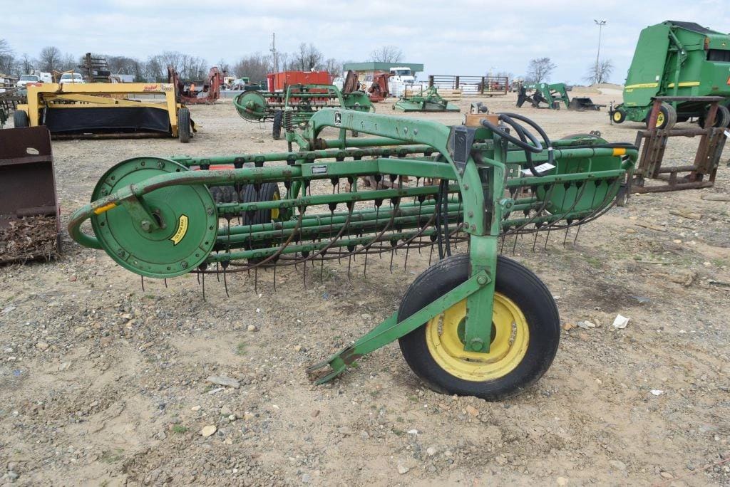 SOLD - John Deere 672 Hay and Forage Hay - Rakes/Tedders | Tractor Zoom