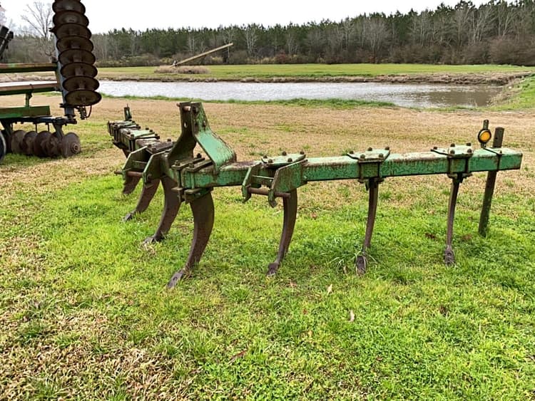John Deere V-Ripper Tillage Rippers for Sale | Tractor Zoom