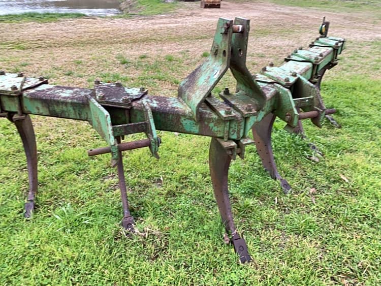 John Deere V-Ripper Tillage Rippers for Sale | Tractor Zoom