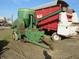 SOLD - JD 700 Grinder/Mixer Hay and Forage | Tractor Zoom
