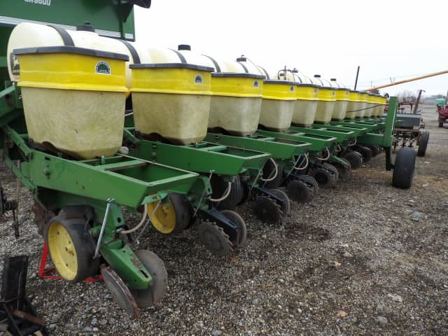 John Deere 7000 Lot No. 9425 Planting For Sale with 12 Rows | Tractor Zoom