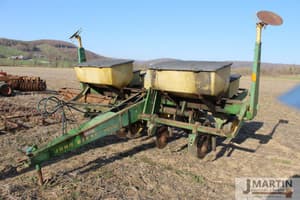 SOLD - JD 7000 4 row corn planter Planting with 4 Rows | Tractor Zoom