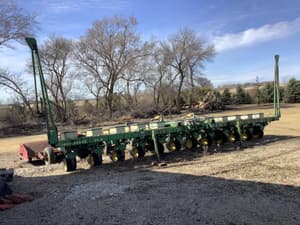 SOLD - John Deere 7100 Lot No. 31059 Planting with 12 Rows | Tractor Zoom
