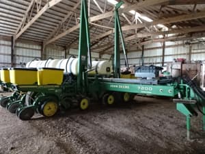 SOLD - John Deere 7200 Lot No. 110 Planting with 12 Rows | Tractor Zoom