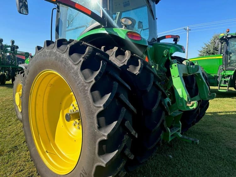 John Deere 8225R Tractors 175 to 299 HP for Sale | Tractor Zoom